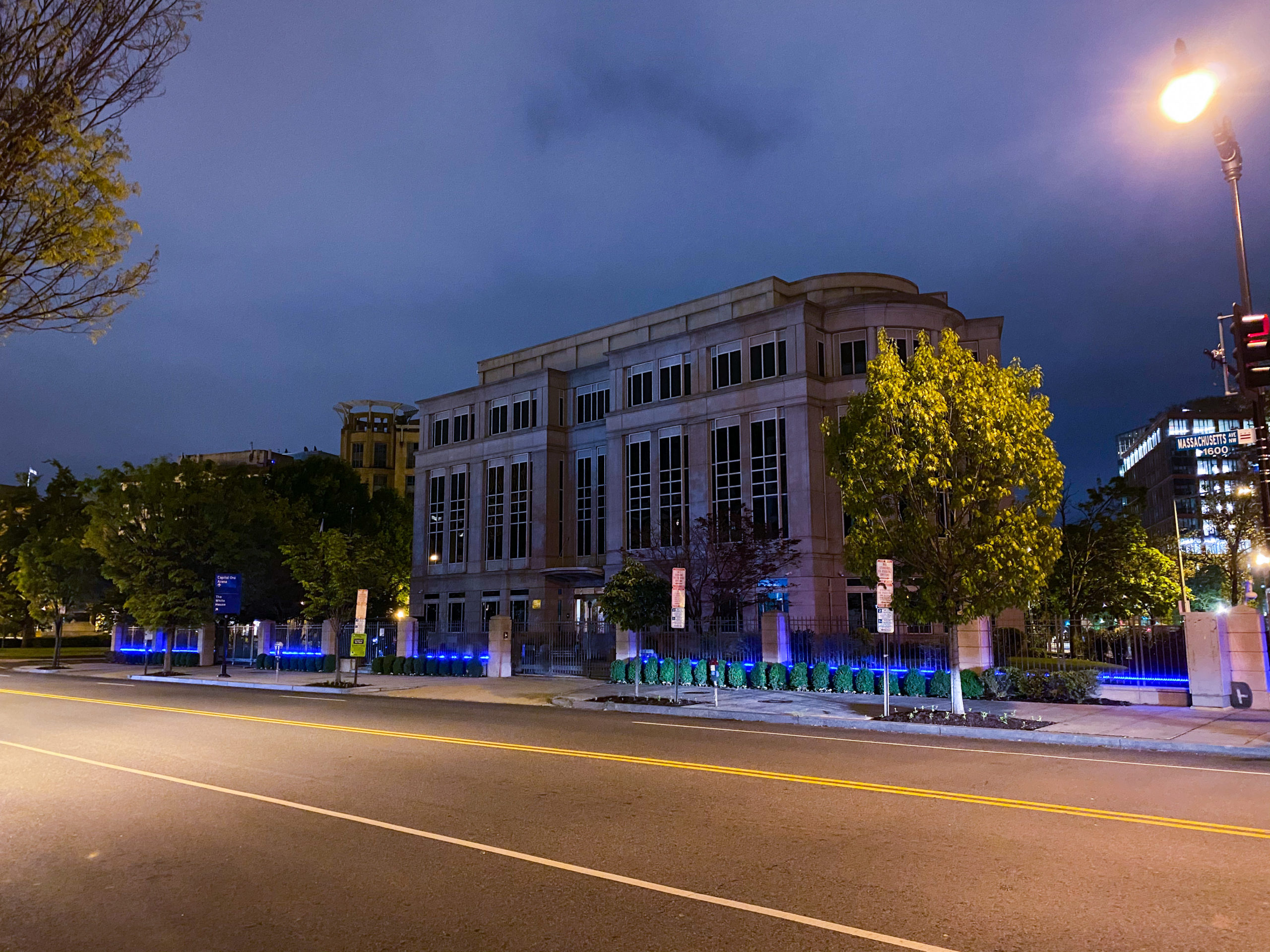 PH EMBASSY IN DC LIGHTS UP IN HONOR OF FILIPINO MEDICAL FRONT LINERS ...