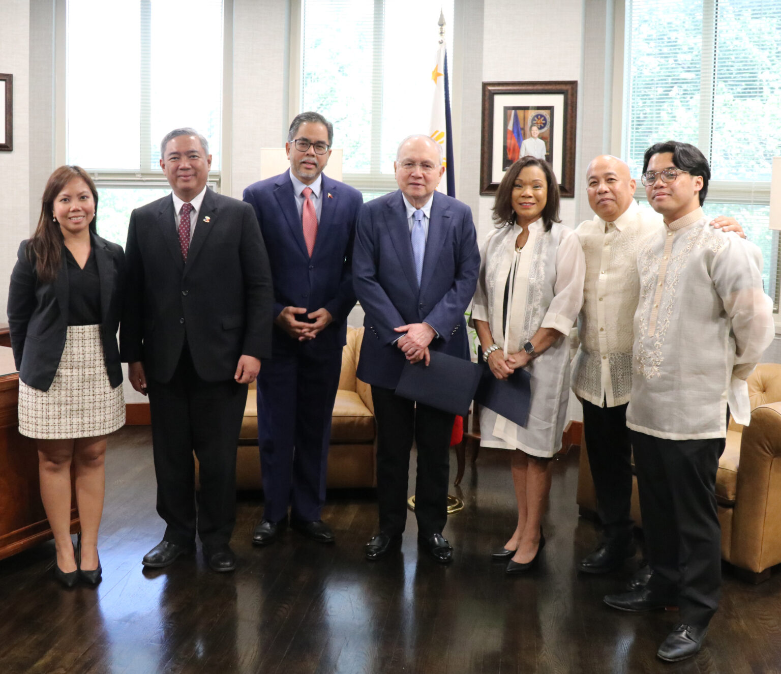 NEW PHILIPPINE HONORARY CONSUL IN FLORIDA TAKES OATH OF OFFICE ...