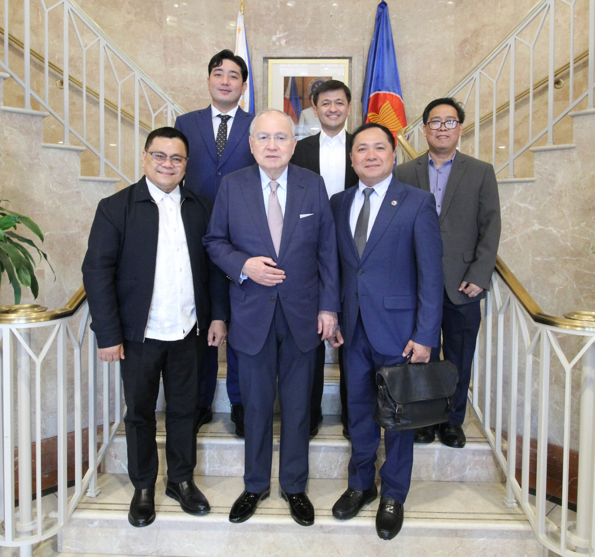 MEMBERS OF PH HOUSE COMMITTEE ON ETHICS AND PRIVILEGES CONDUCT STUDY ...